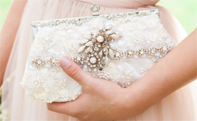 7 Things You MUST Pack in Your Wedding Bag | Emmaline Bride