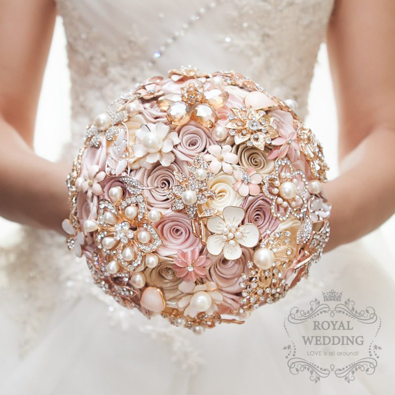 Wedding Brooch Bouquet Ideas | Emmaline Bride