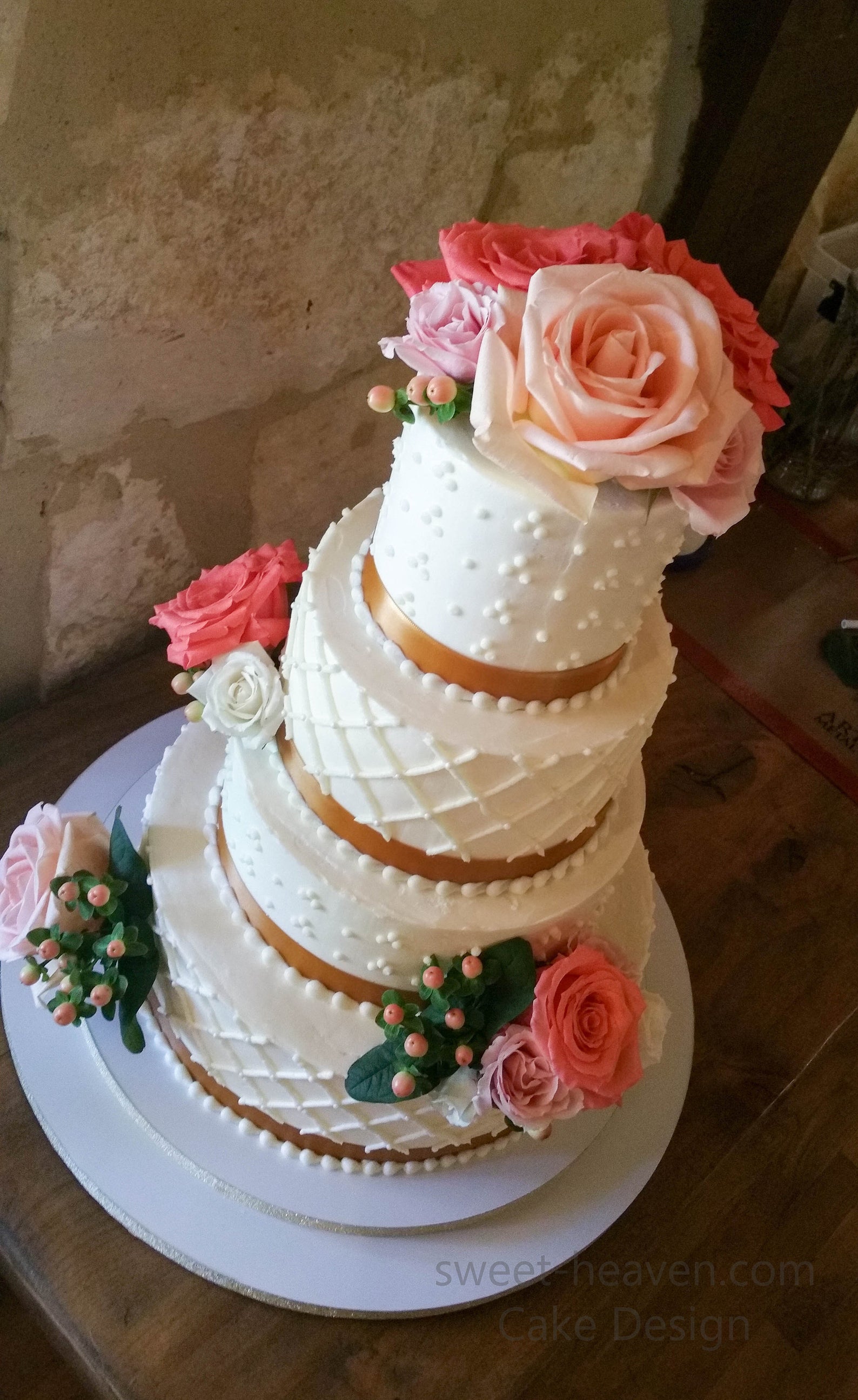 Fake Wedding Cakes That Actually Look Real | Emmaline Bride