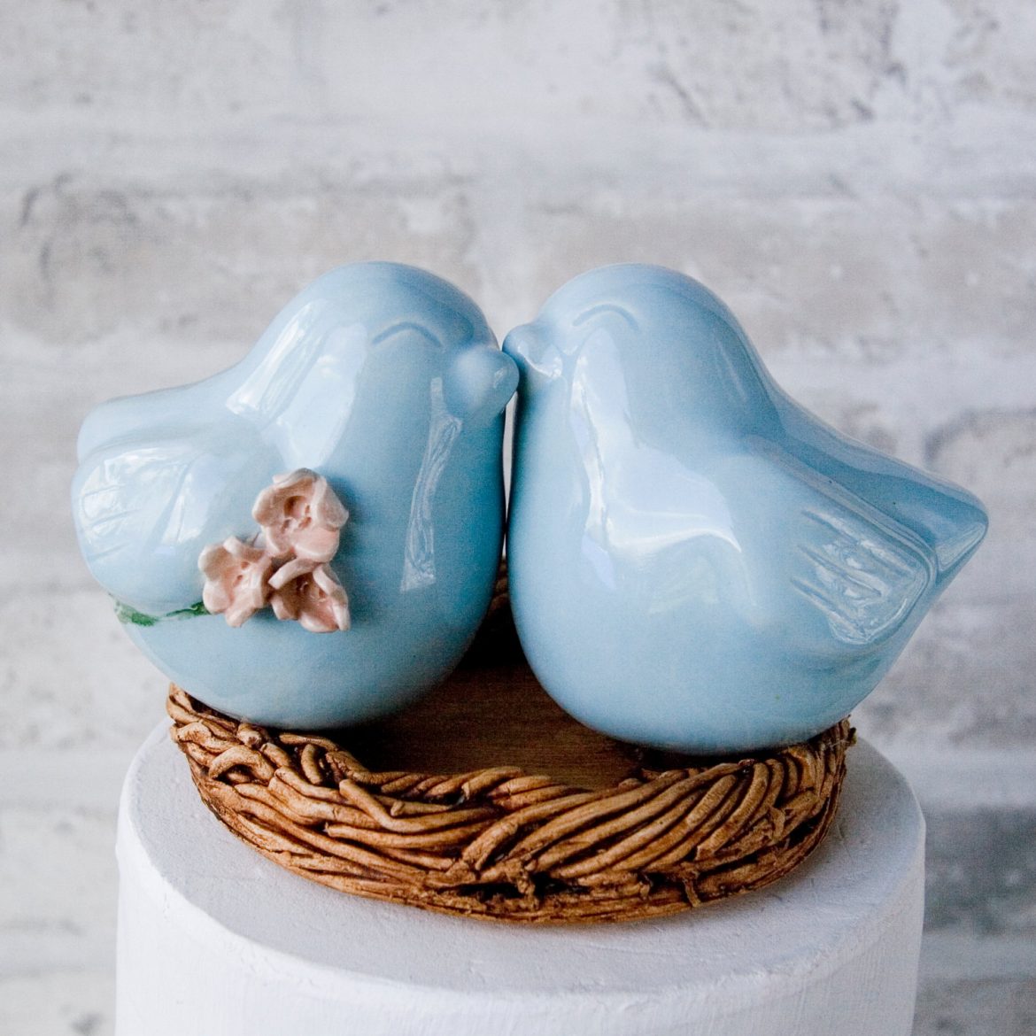 This Bird Cake Topper Goes with Any Wedding Theme | Emmaline Bride