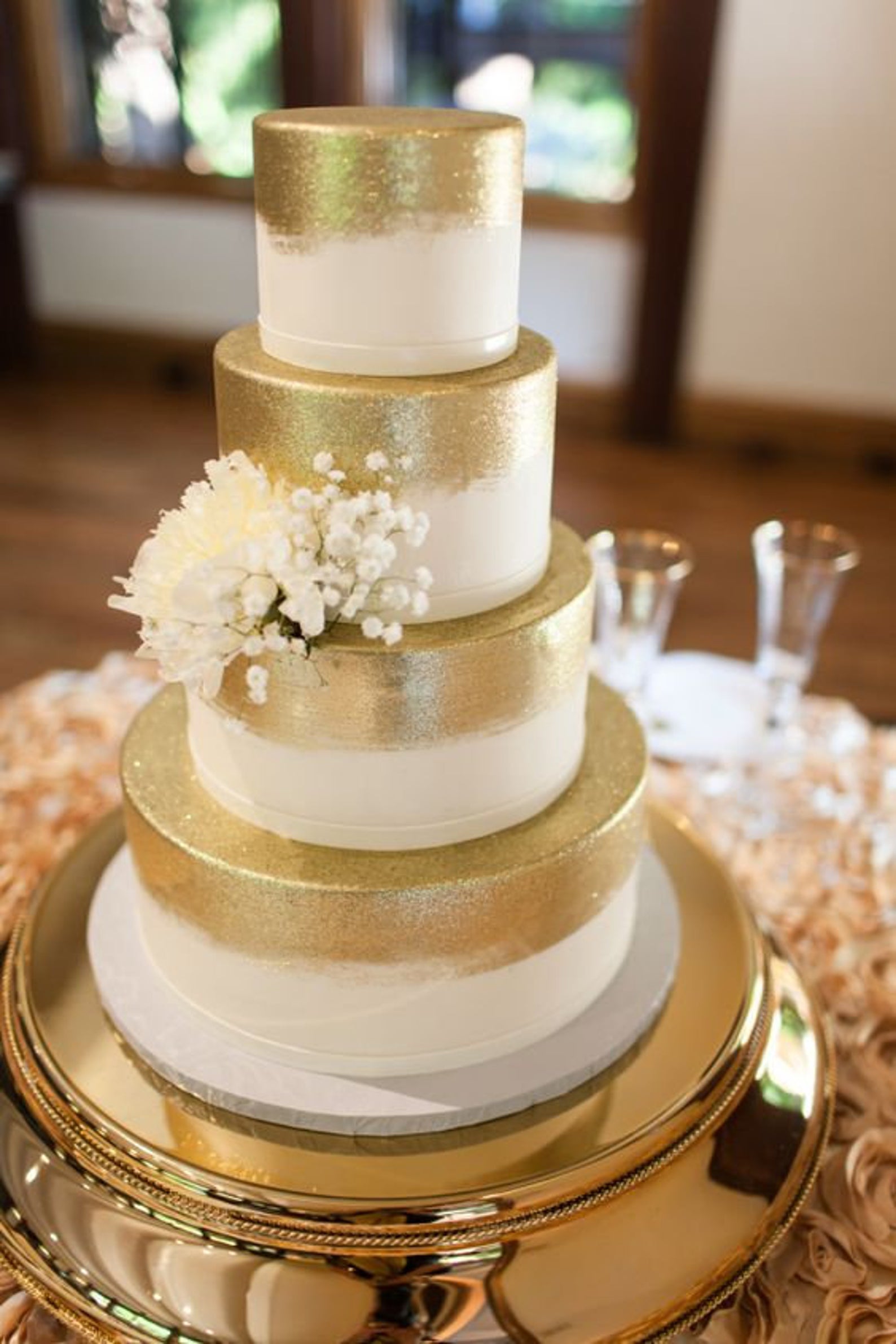 Fake Wedding Cakes That Actually Look Real | Emmaline Bride