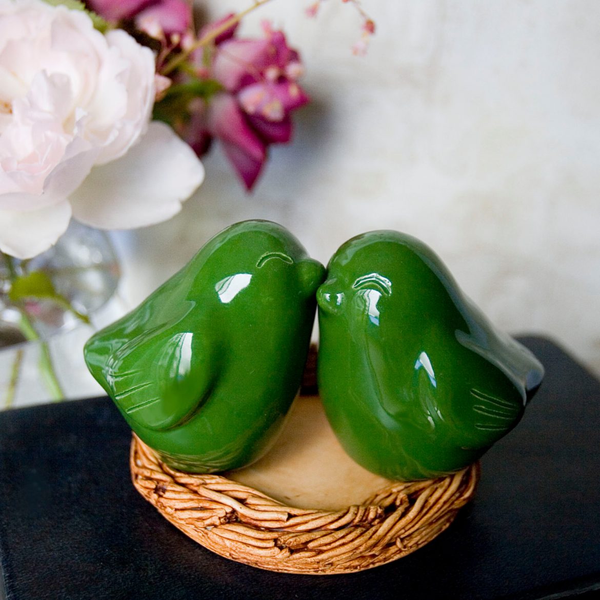 This Bird Cake Topper Goes with Any Wedding Theme | Emmaline Bride