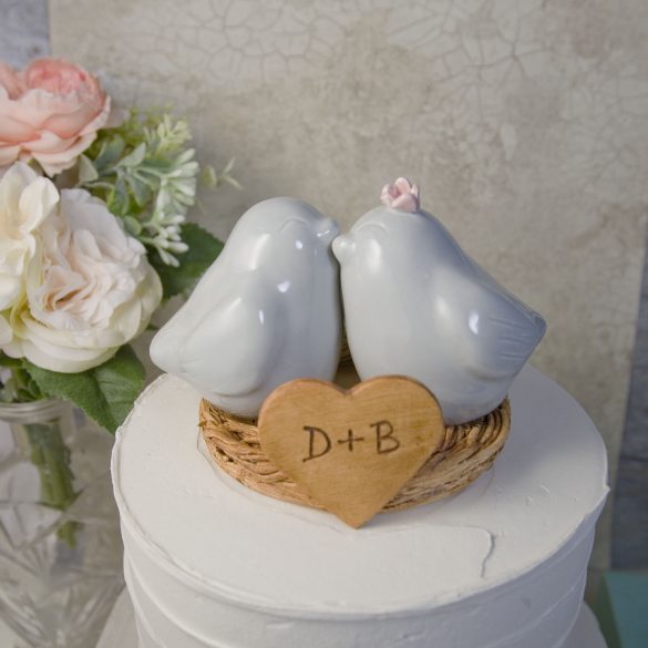 This Bird Cake Topper Goes with Any Wedding Theme | Emmaline Bride