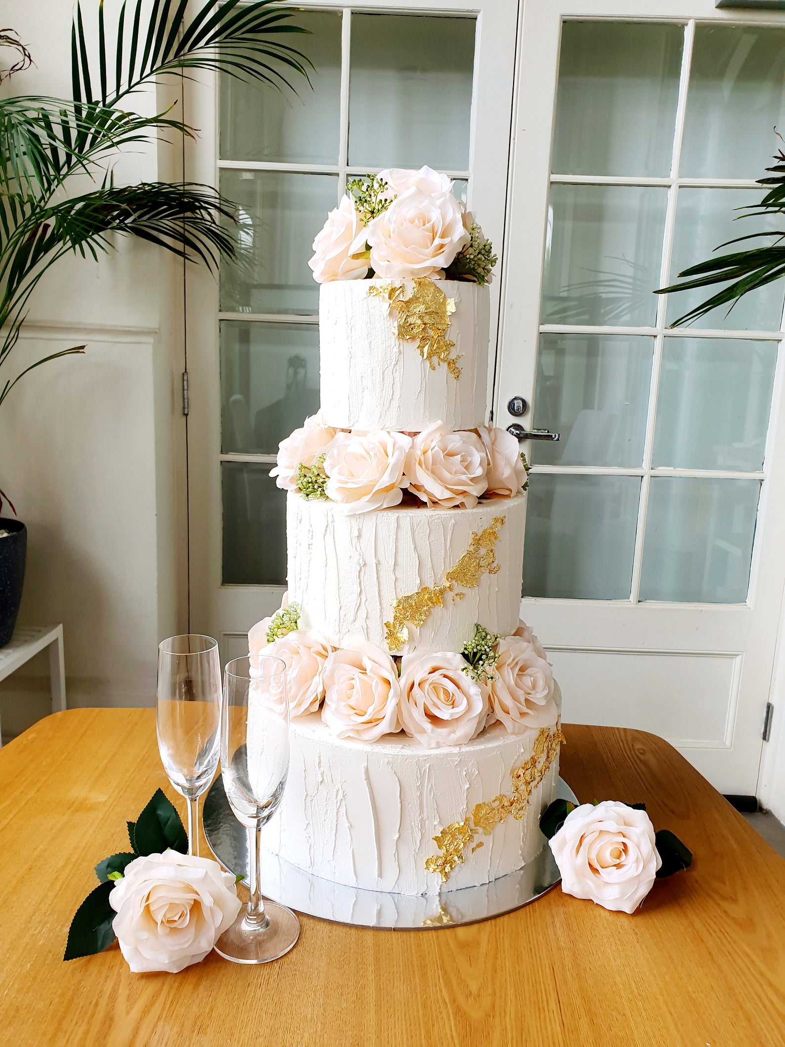 Fake Wedding Cakes That Actually Look Real | Emmaline Bride