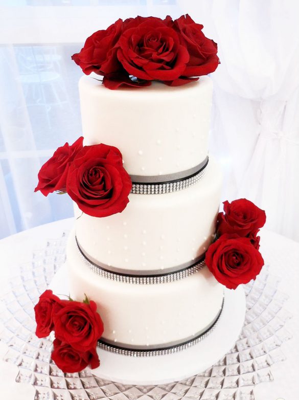Fake Wedding Cakes That Actually Look Real | Emmaline Bride