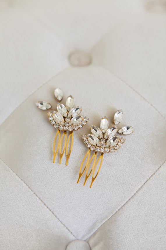 How to Beautifully Wear a Hair Comb the Right Way