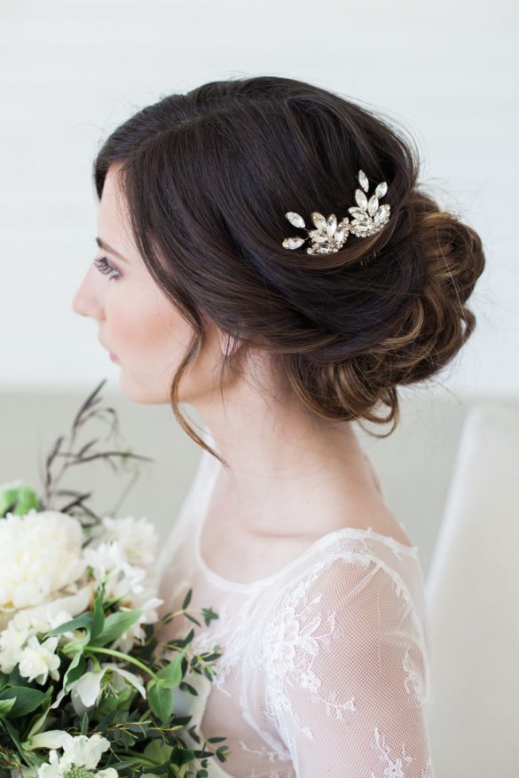 How to Beautifully Wear a Hair Comb the Right Way