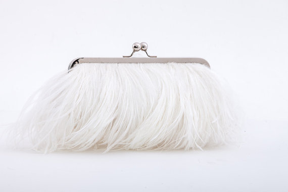 Feather Clutch Purses That Look Amazing for Weddings