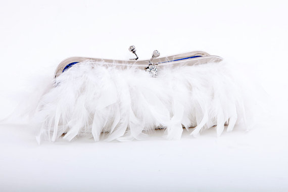 Feather Clutch Purses That Look Amazing for Weddings
