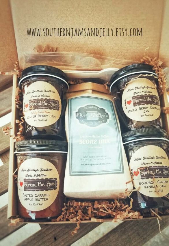 Where to Buy Jam Wedding Favors for Guests | Emmaline Bride