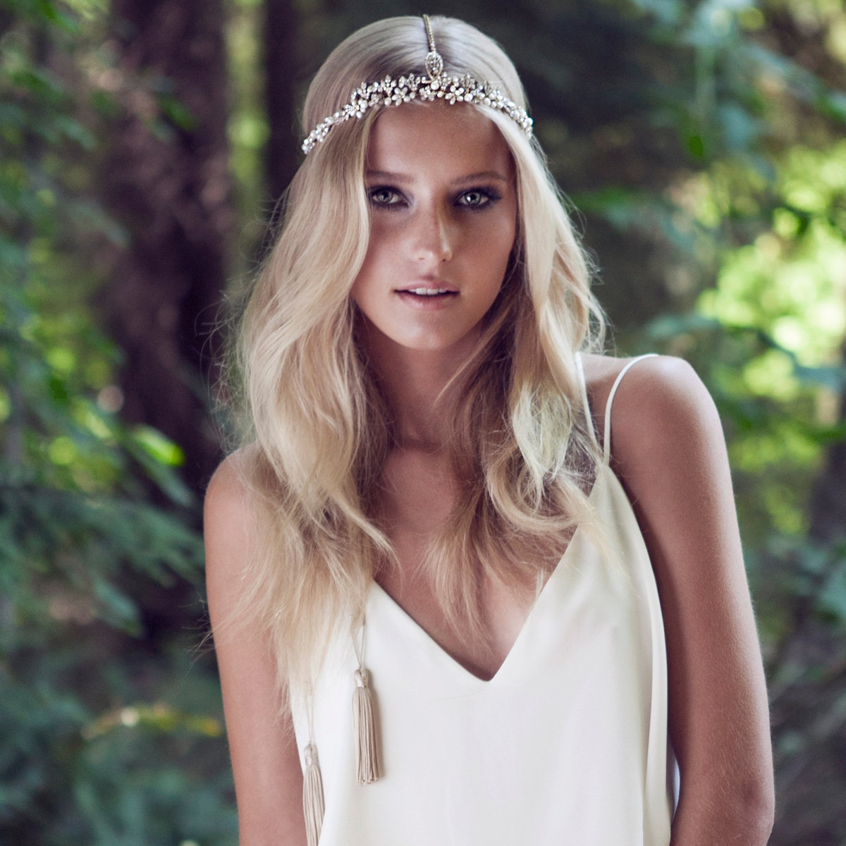 17 Fun Wedding Tassel Ideas & Decorations - Themes | Emmaline Bride