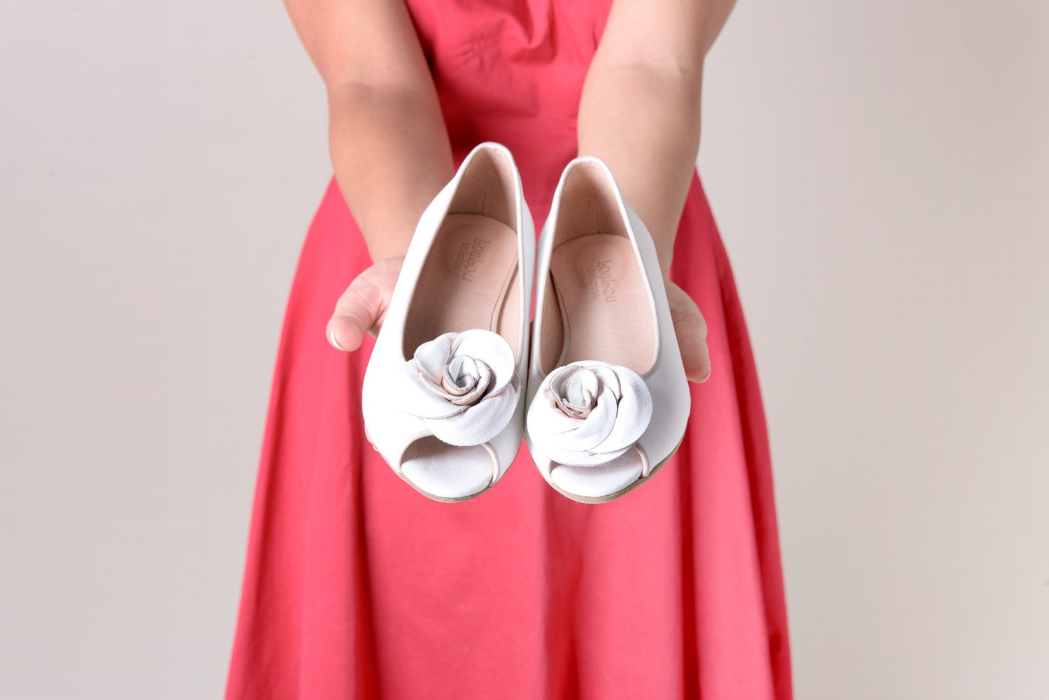 21 Wedding Flats That Will Look Beautiful for the Bride | Emmaline Bride