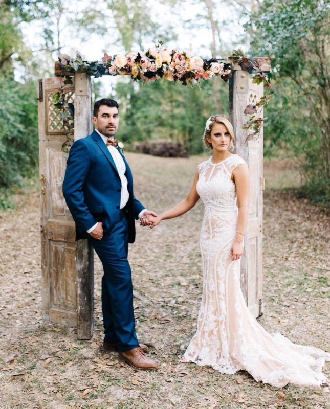 Wedding Arch Flower Swag: How to Decorate Your Wedding Arch