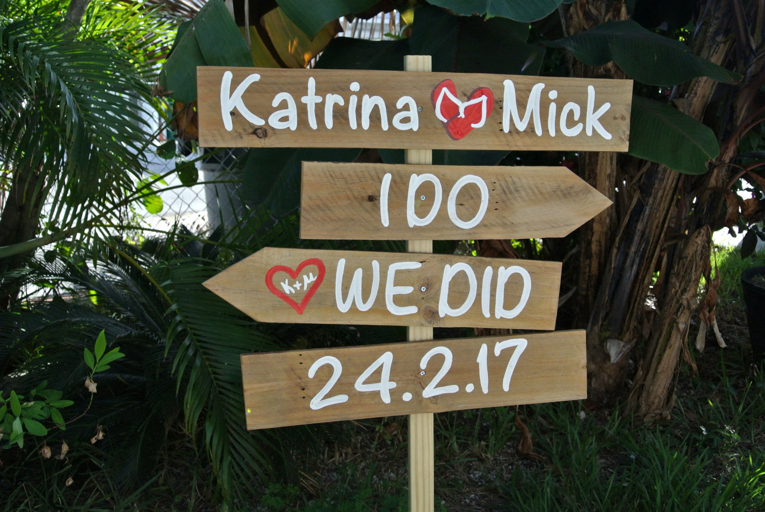 Directional Signs for Weddings to Customize Your Space | Emmaline Bride