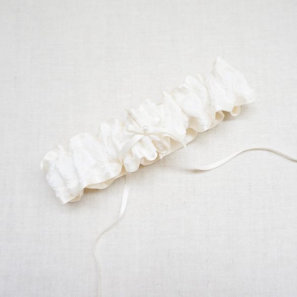 How to Wear a Garter -- The Ultimate Guide | Emmaline Bride®