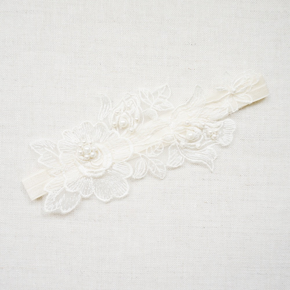 How to Wear a Garter -- The Ultimate Guide | Emmaline Bride®