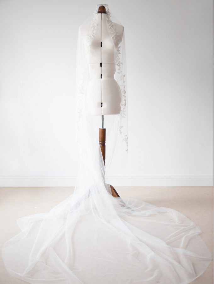 How to Wear a Mantilla Wedding Veil | Emmaline Bride