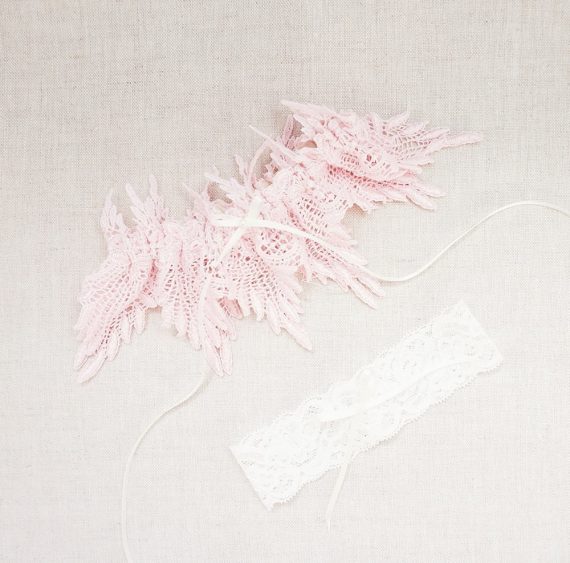 How to Wear a Garter -- The Ultimate Guide | Emmaline Bride®