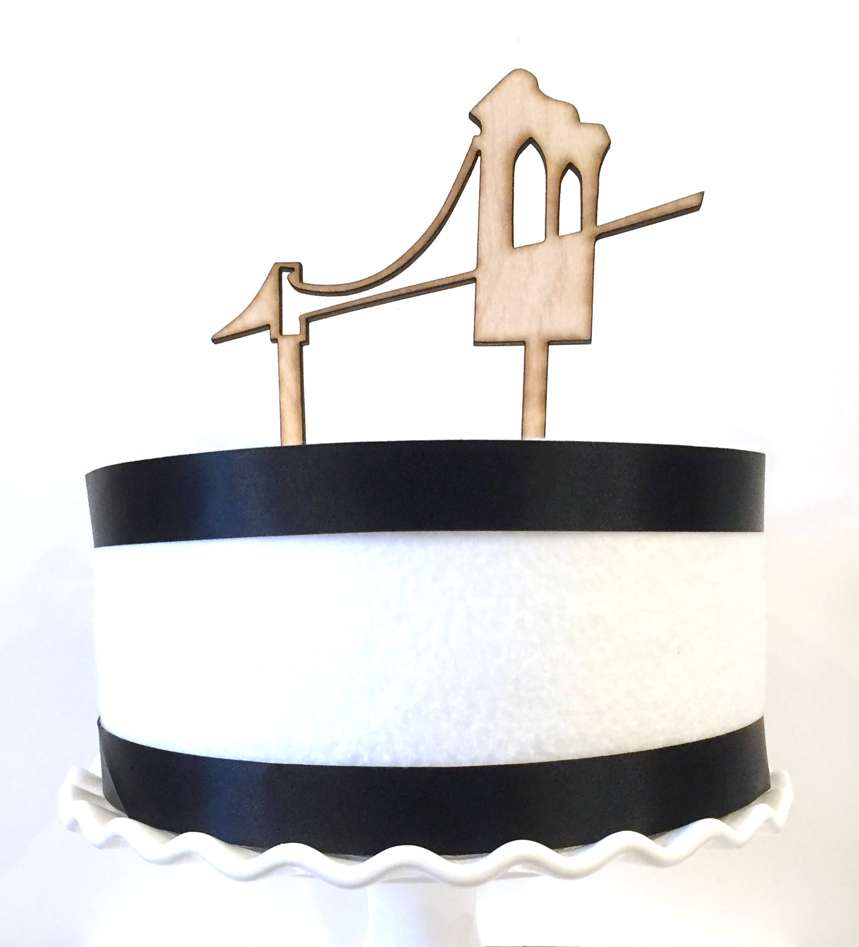 Brooklyn Bridge Cake Topper for Your NYC Wedding | Emmaline Bride