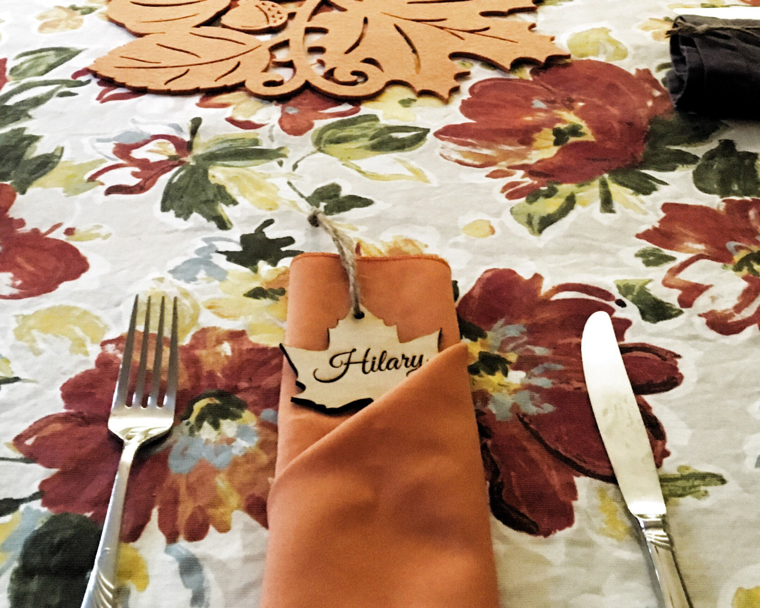 Leaf Place Cards for Fall Weddings & Entertaining | Emmaline Bride