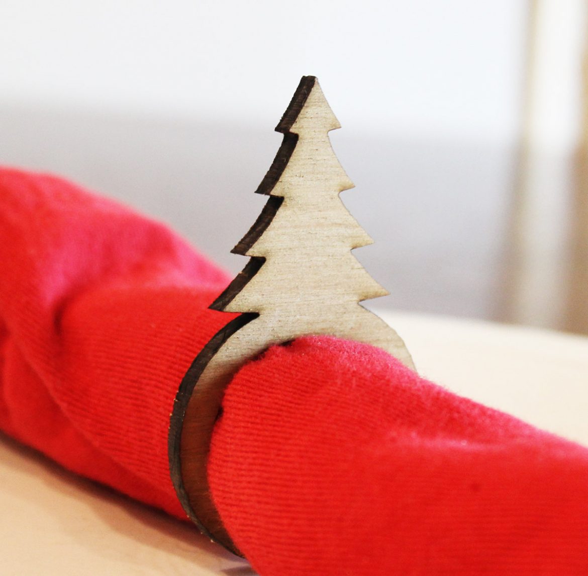 Wood Napkin Rings That Make Awesome Place Cards | Emmaline Bride