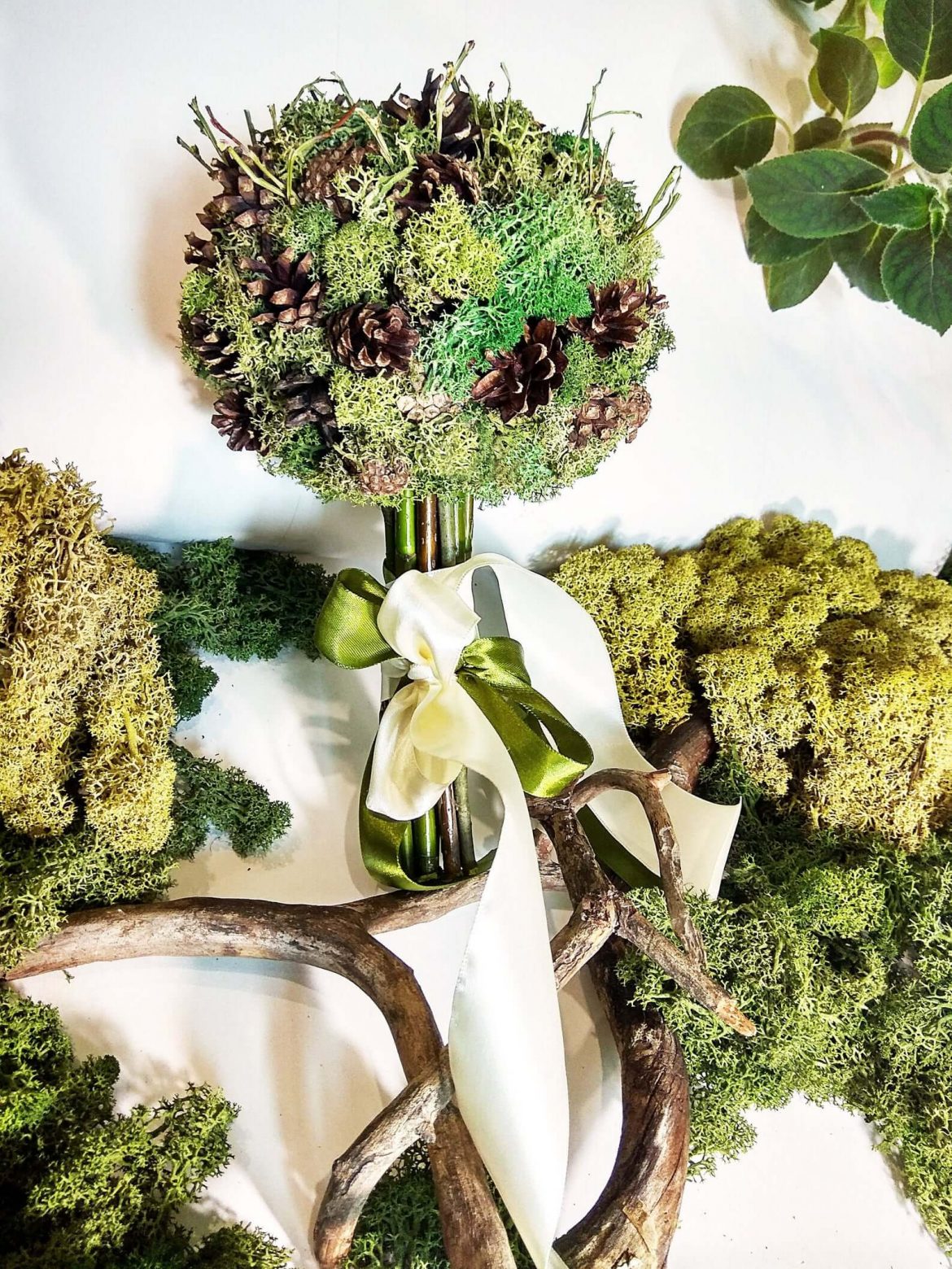 30 Best Moss Wedding Ideas That Will Look Beautiful (PHOTOS)
