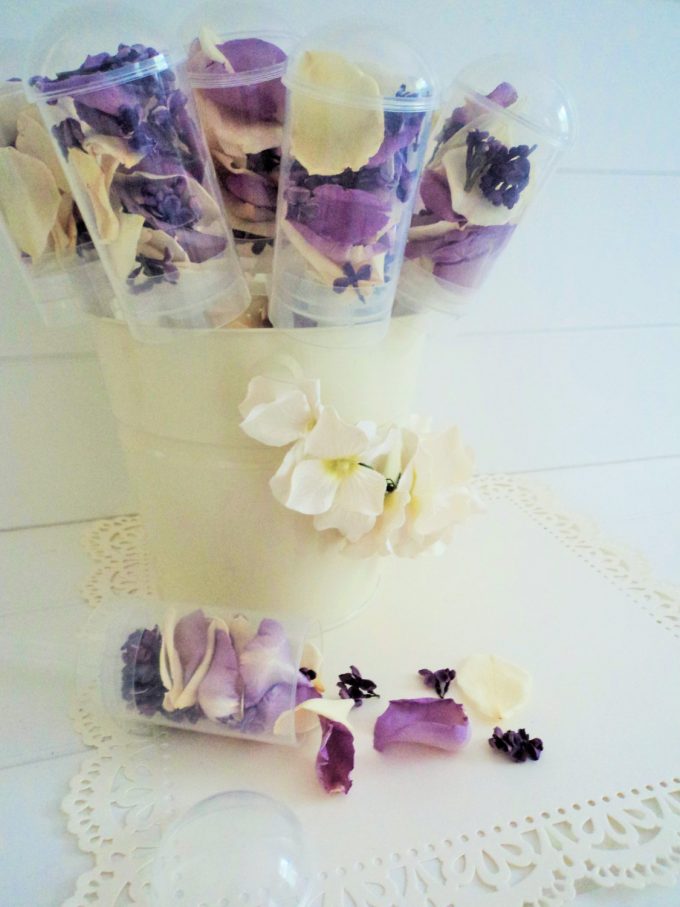 Wedding Confetti: Where to Buy (Fun!) Tossing Confetti for Weddings