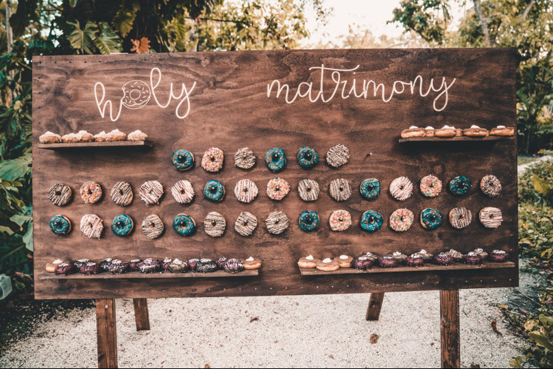 10 (Fun!) Wedding Decor Rentals That Look Awesome | Emmaline Bride®