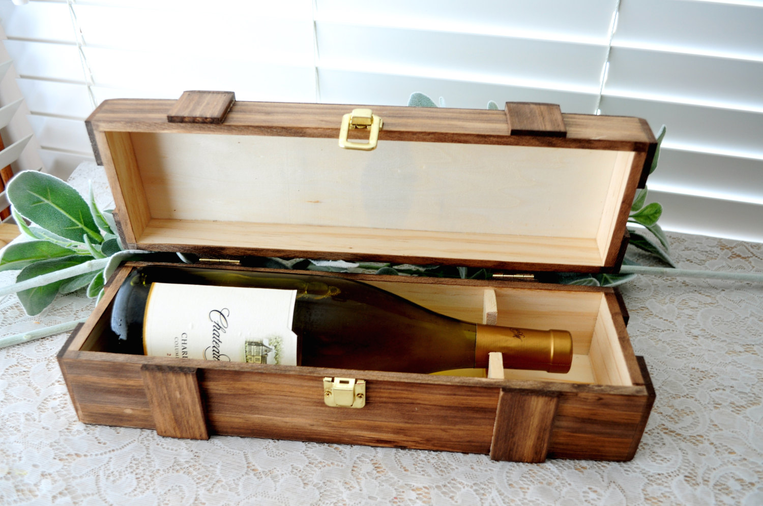 Where to Buy (Custom!) Wooden Wine Boxes | Emmaline Bride