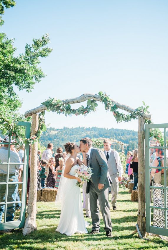 WEDDING ARCH IDEAS: 7 Most Beautiful Styles for Your Ceremony