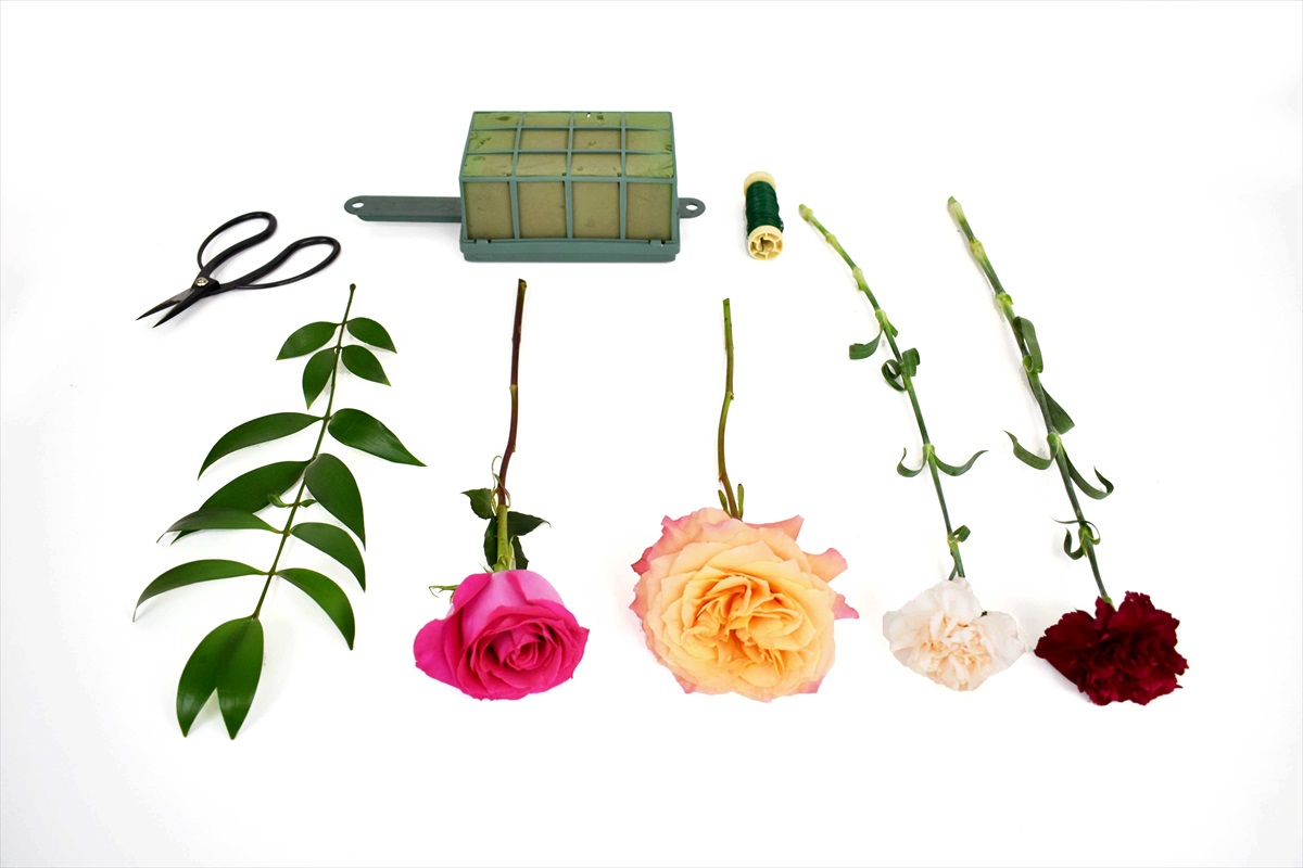 How To Build Your Own Wedding Arch | Emmaline Bride Wedding Blog