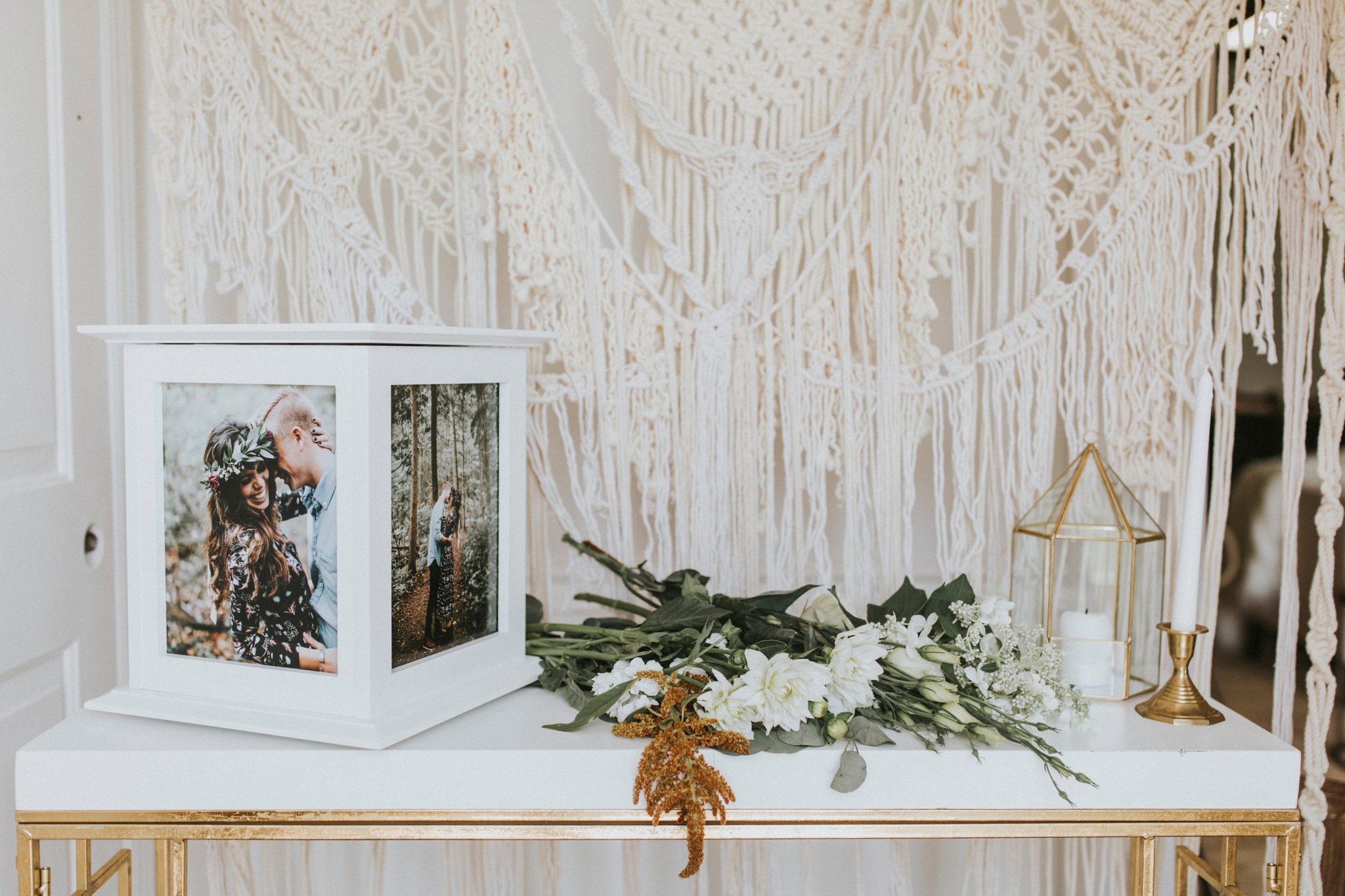 This Wedding Card Box Displays Photos -- and Rotates! | Emmaline Bride