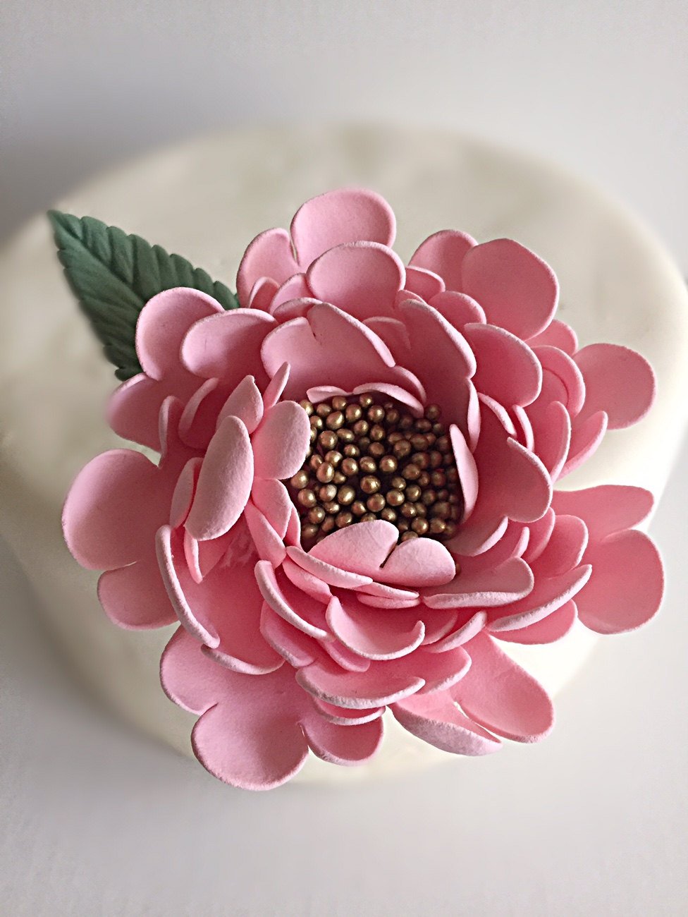NEW: 8 Flower Cake Toppers to Feast Your Eyes on Right Now