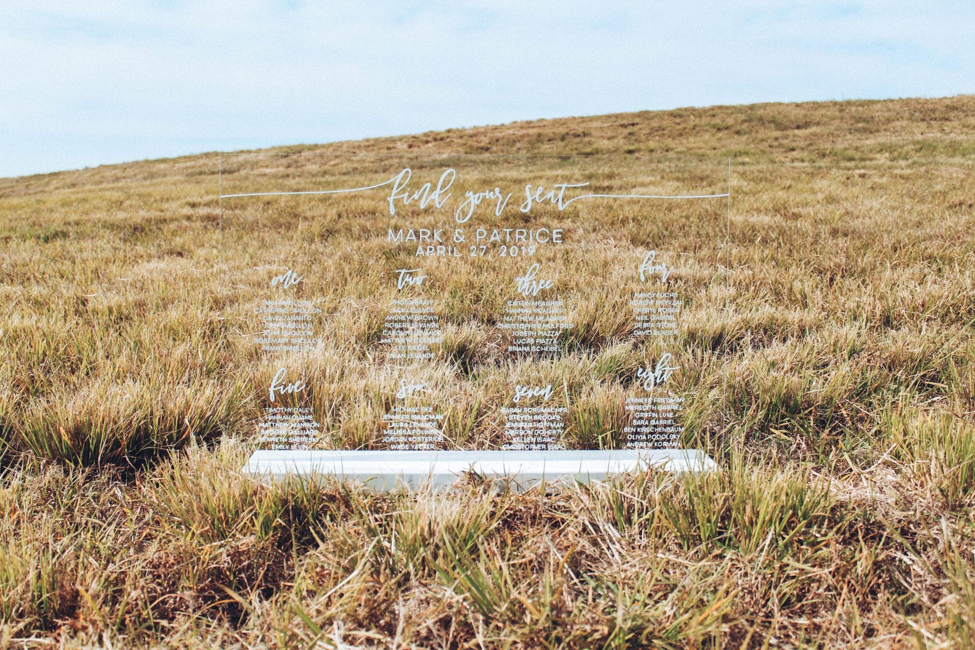 This Acrylic Wedding Seating Chart is a New Favorite | Emmaline Bride ...