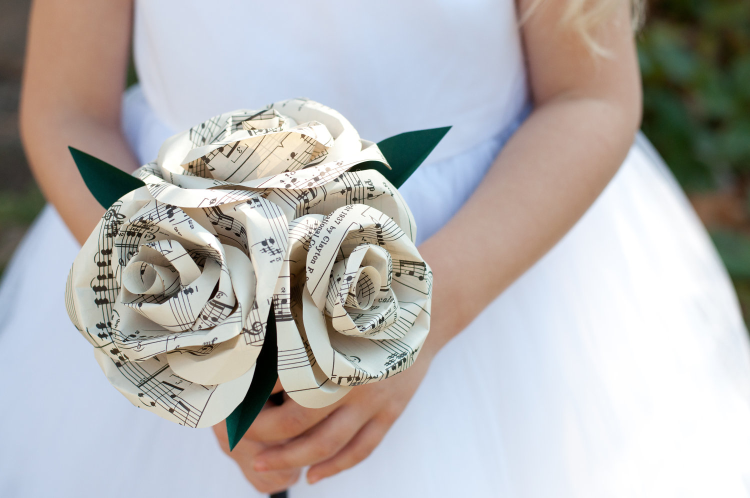 5 Creative Flower Girl Alternatives to Petals | Emmaline Bride