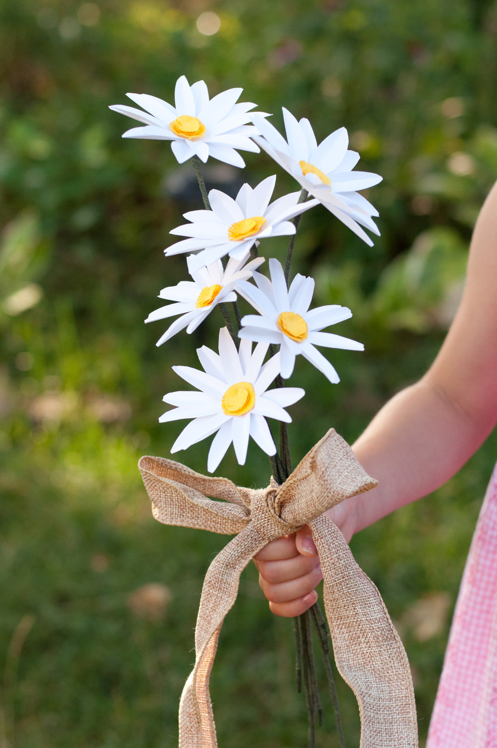5 Creative Flower Girl Alternatives to Petals | Emmaline Bride