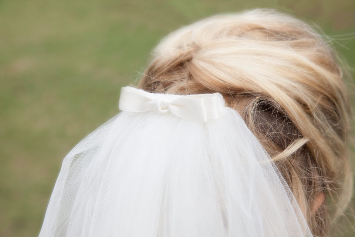 Pretty Bow Bridal Veil | Emmaline Bride Wedding Blog