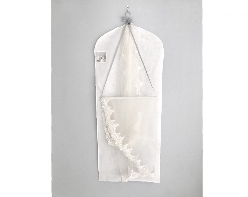 Cathedral Length Veils 101: Here's What You Need to Know