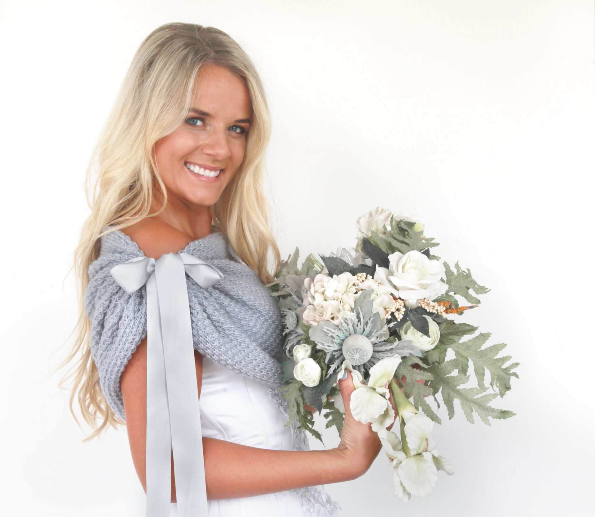 Winter Wedding Wraps for Bridesmaids: Get Cozy with Knit Shawls