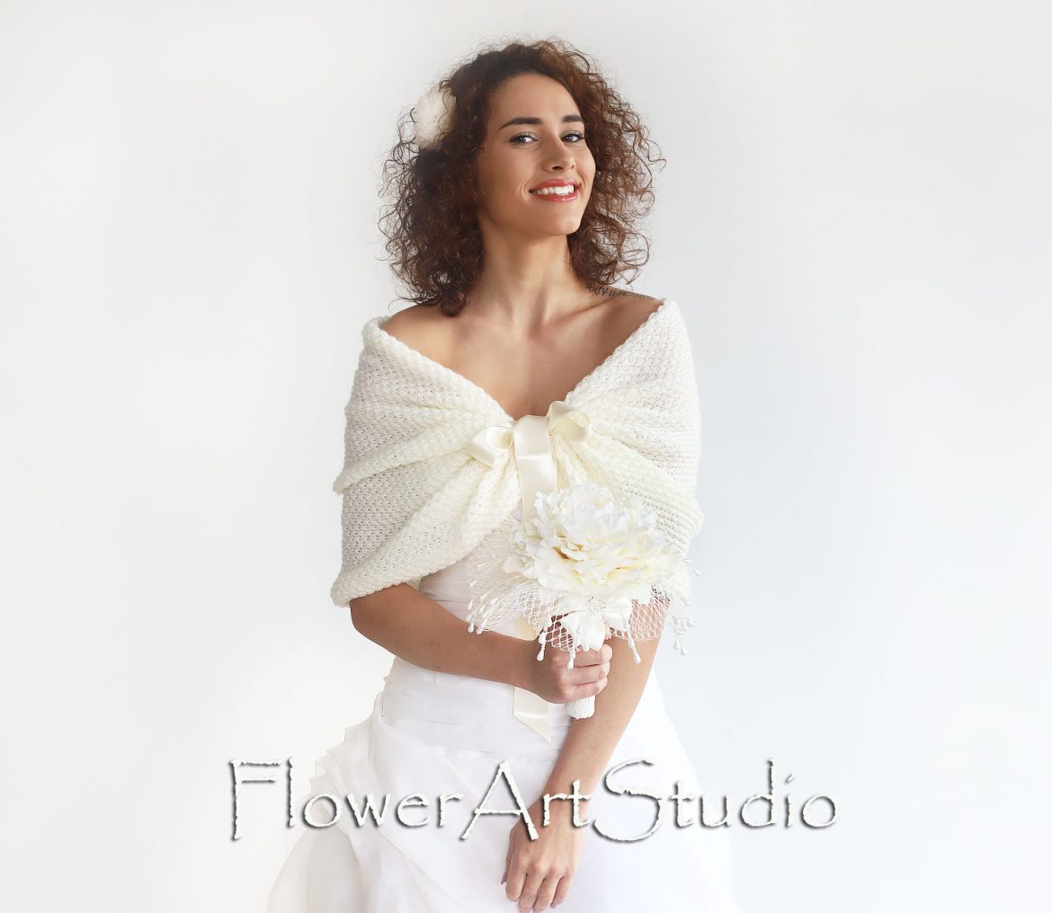 Winter Wedding Wraps for Bridesmaids: Get Cozy with Knit Shawls