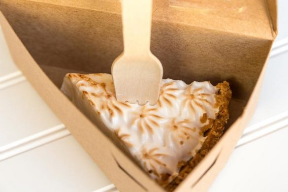 7 Best Wedding Cake Boxes to Take Slices Home | Emmaline Bride Wedding Blog