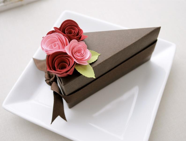 7 Best Wedding Cake Boxes to Take Slices Home | Emmaline Bride Wedding Blog
