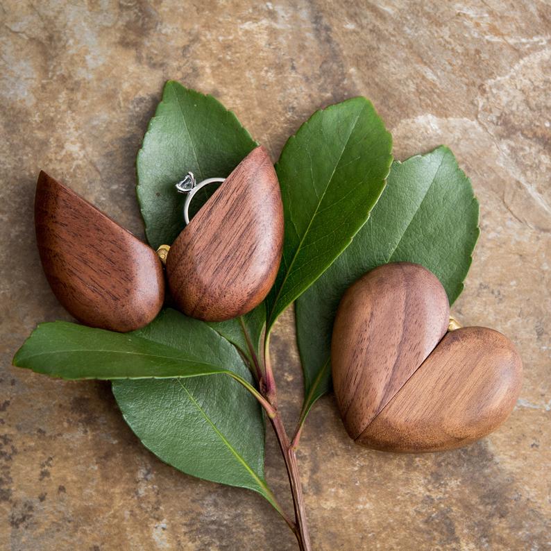 Engagement Ring Holders: 12 Ways to Hold Your Ring for Safe-Keeping