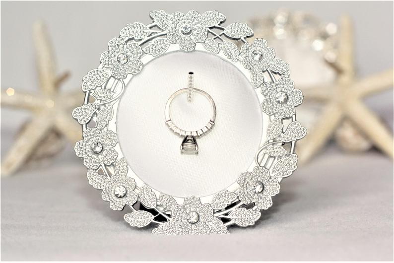 Engagement Ring Holders: 12 Ways to Hold Your Ring for Safe-Keeping
