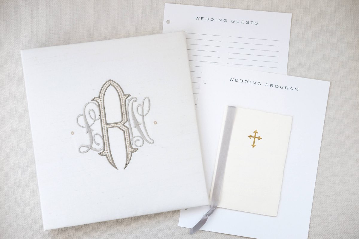 Keepsake Wedding Book: This Makes a Beautiful Bridal Gift