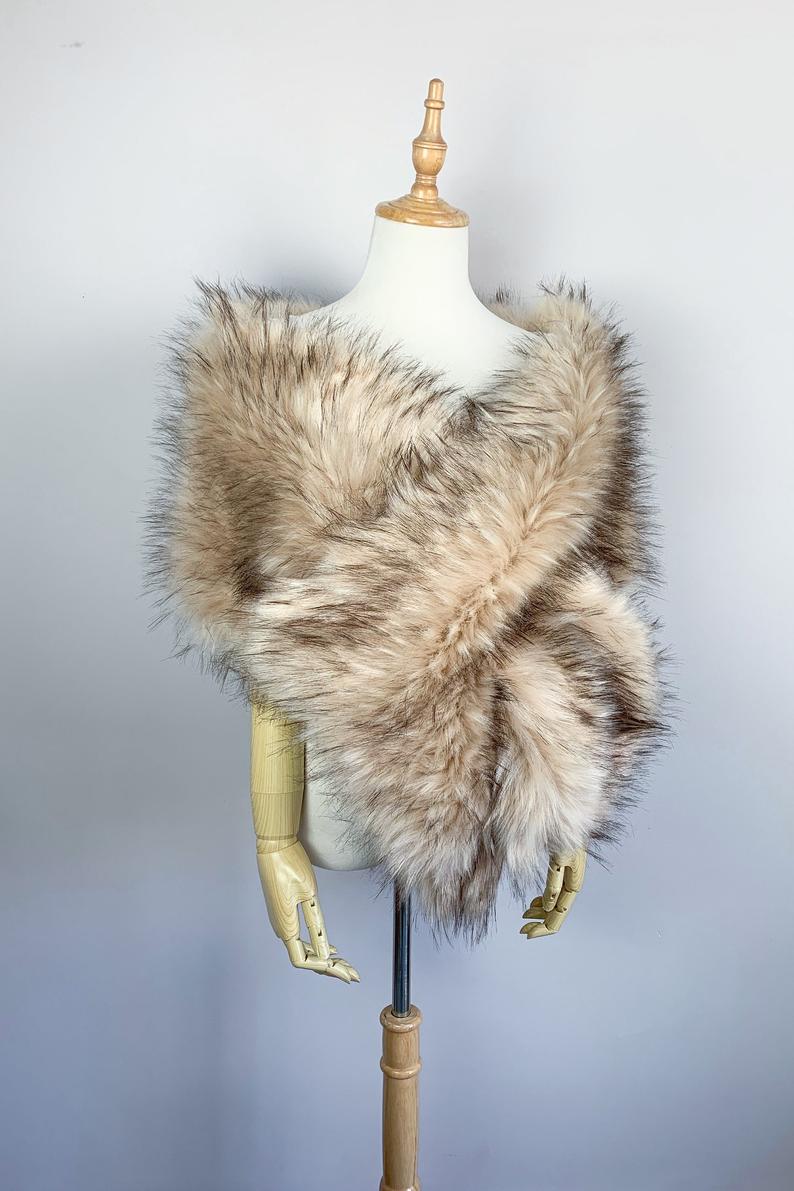 Faux Fur Bridesmaid Wraps: The Cozy Warm-Up Option Everyone Loves