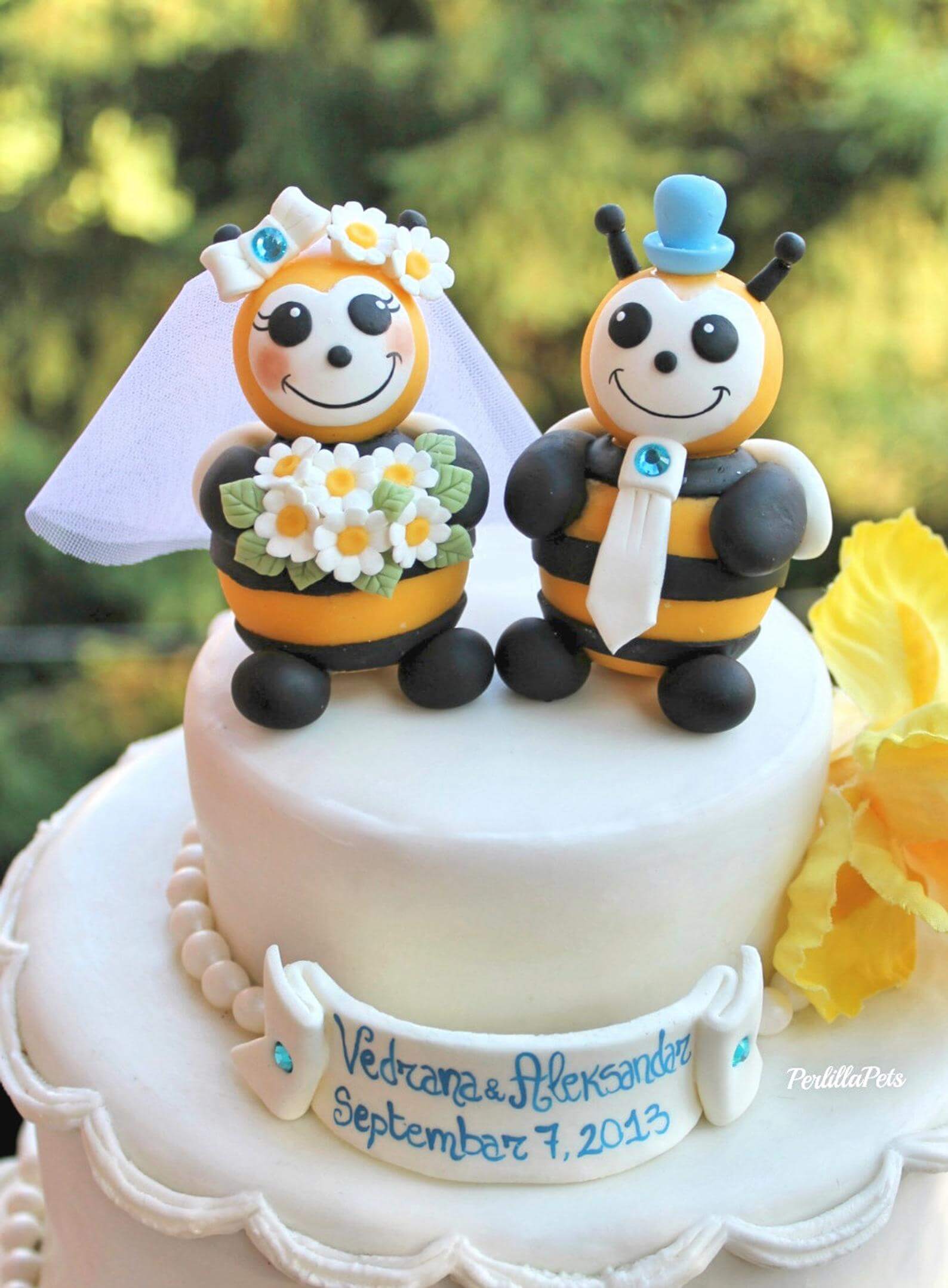 21 Cute Wedding Cake Toppers | Emmaline Bride