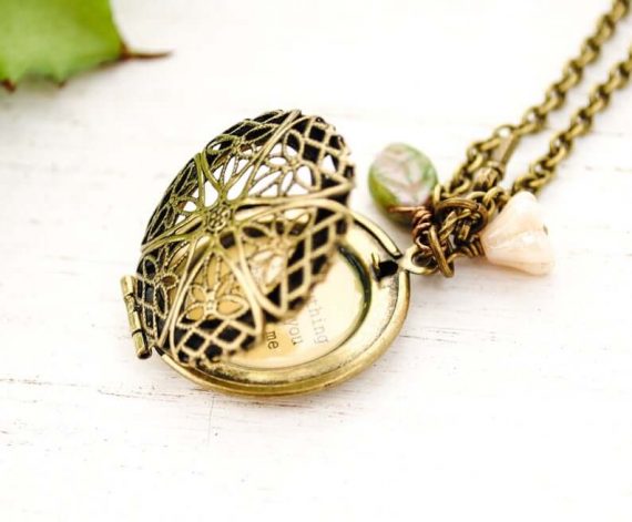 Lockets for Moms: The 14 Best Lockets for Mother of the Bride / Groom