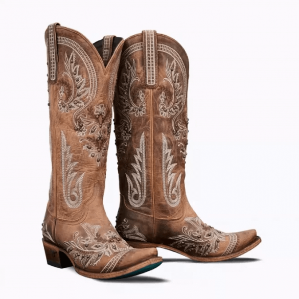 20 Rustic Wedding Boots for the Country-Loving Bride | Emmaline Bride