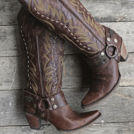 20 Rustic Wedding Boots for the Country-Loving Bride | Emmaline Bride